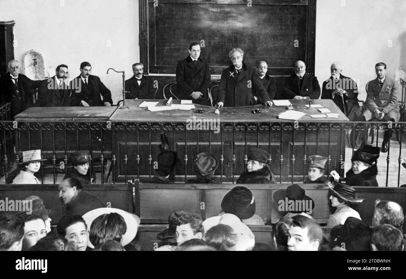 04/13/1918. In the auditorium of the Central University. Magna Assembly ...