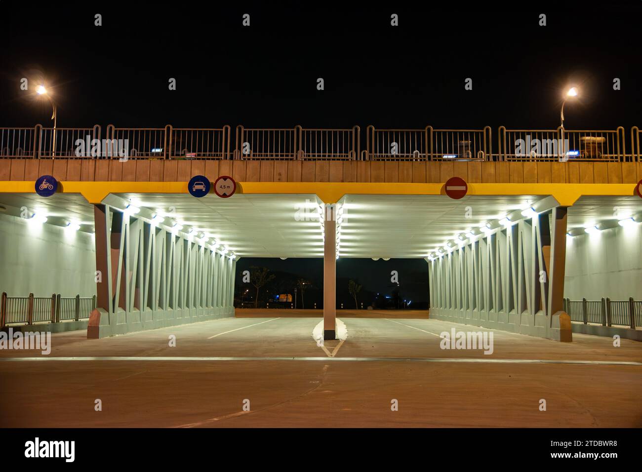 Underpass construction hi-res stock photography and images - Alamy