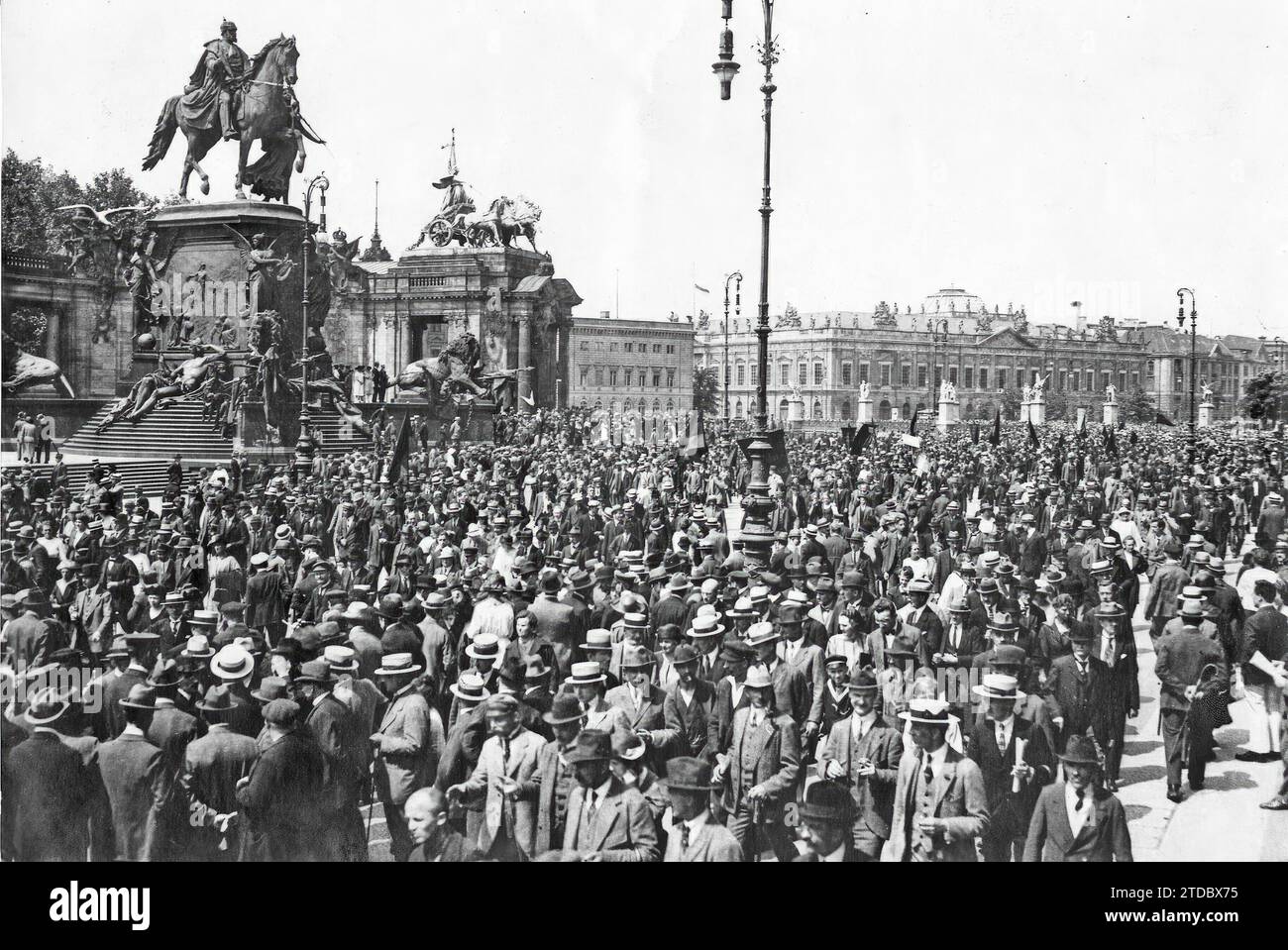 05/31/1922. Berlin. A demonstration in the Lustgarten. Passage, in ...