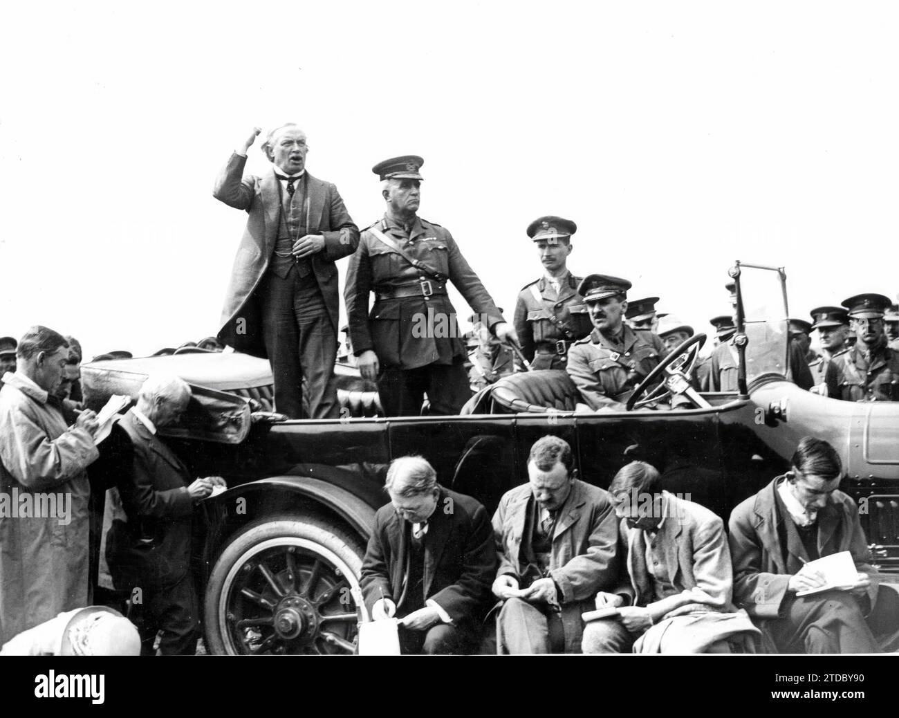 07/31/1916. In the English camp at Bramshot. Mr. Lloyd George ...