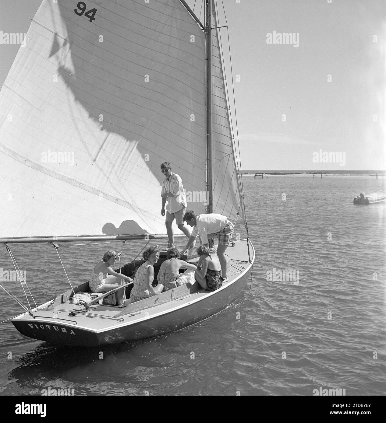 HYANNIS PORT, MA - JUNE 1953: (L-R) Eunice kennedy, Jacqueline Bouvier ...