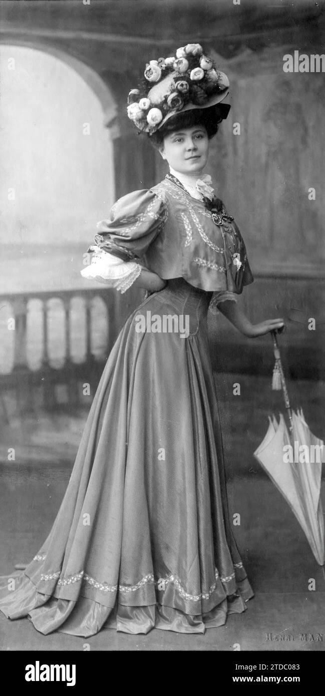 04/30/1906. Princess shape suit. Bolero with Little Collar. Gray Lanila ...