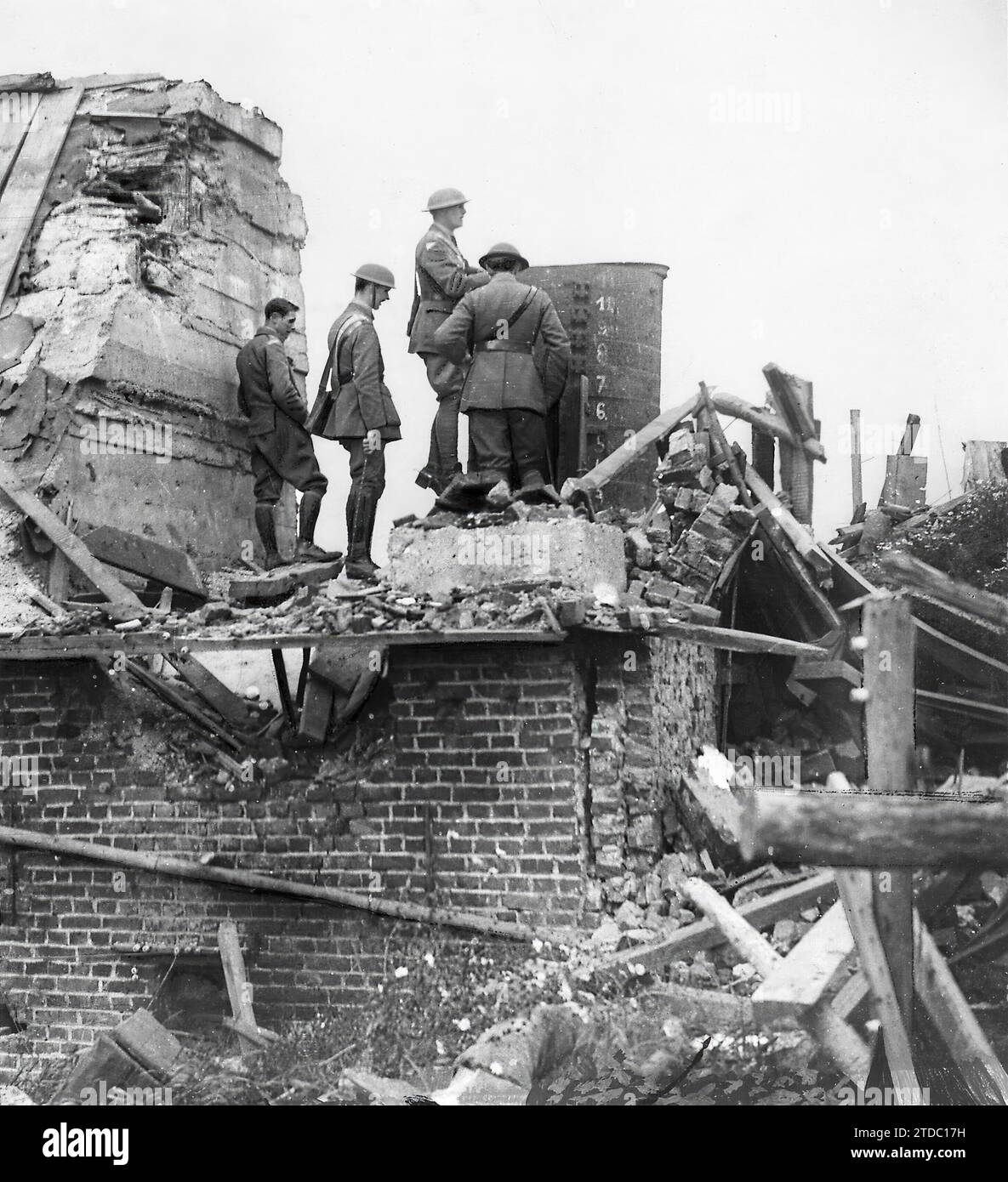 Bombed house hi-res stock photography and images - Alamy