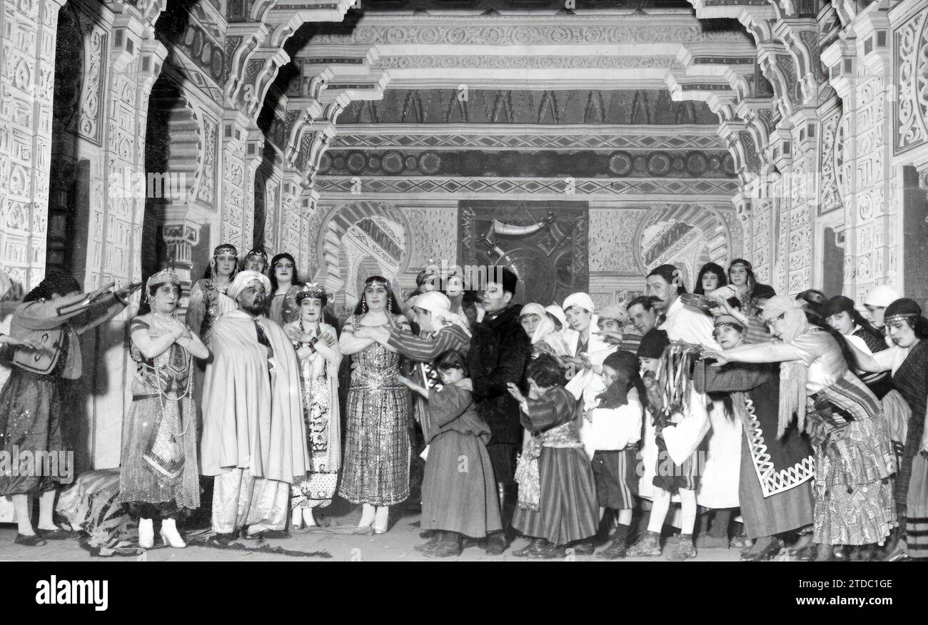 11/30/1917. At the Martin theater in Madrid. A scene from the Comic-Lyrical pastime "The King of ...