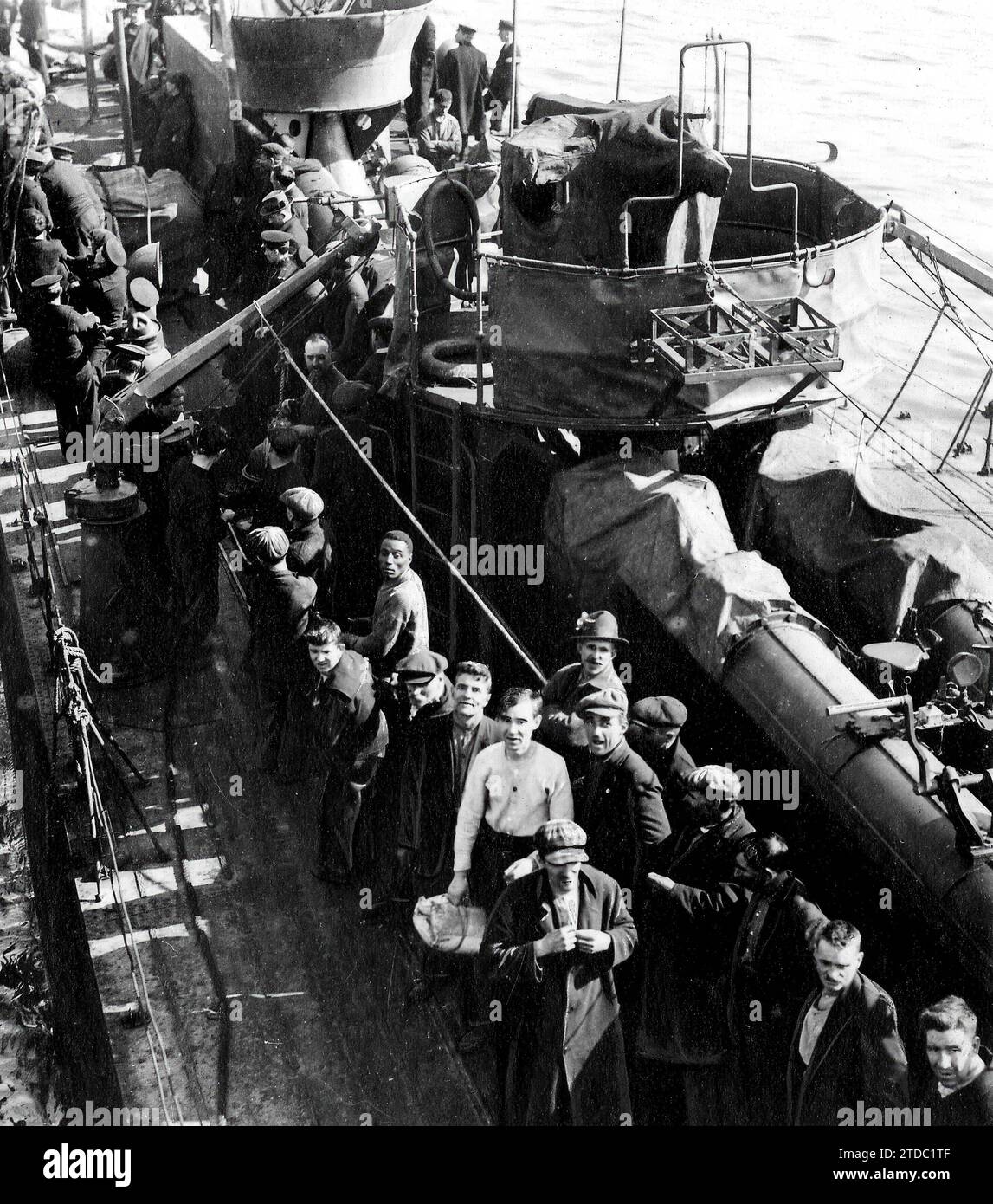 05/31/1918. The Submarine War. A British "Destroyer" arrives in English ...