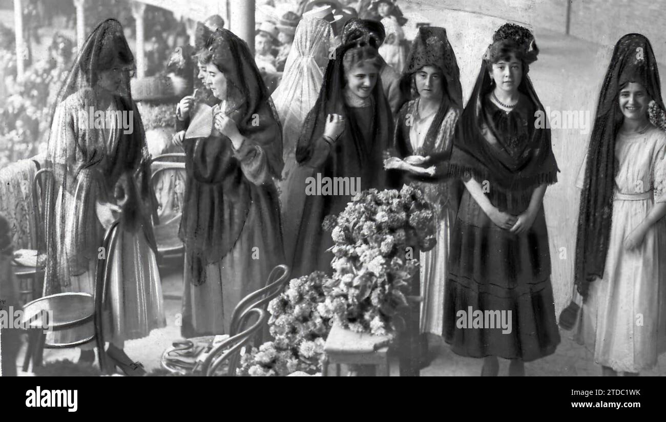 06/01/1918. In the bullring of Granada. Distinguished Ladies who ...