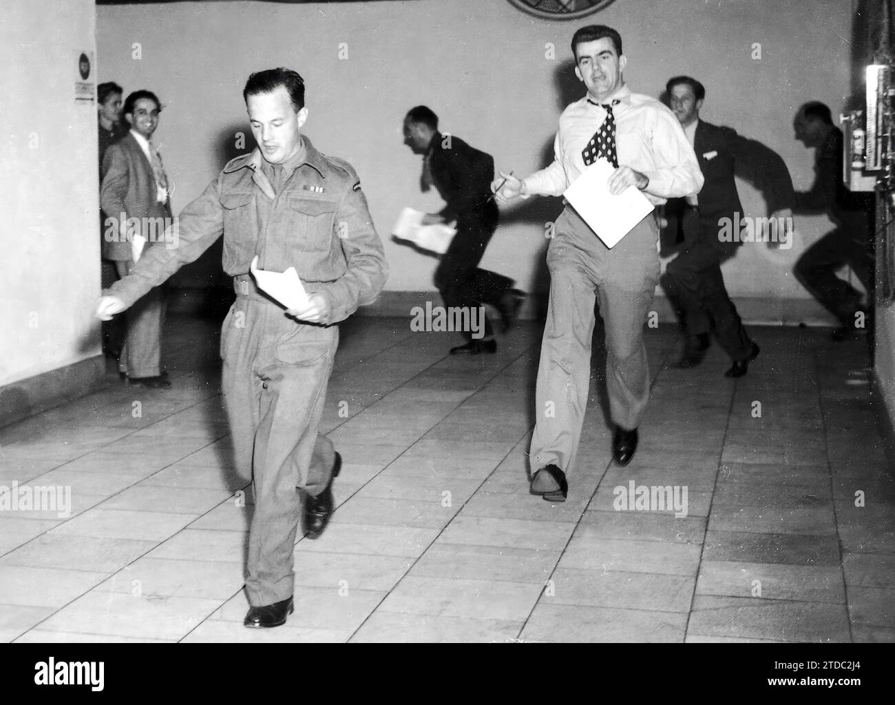 Nuremberg (Germany), 10/1/1946. A group of journalists rush to announce ...