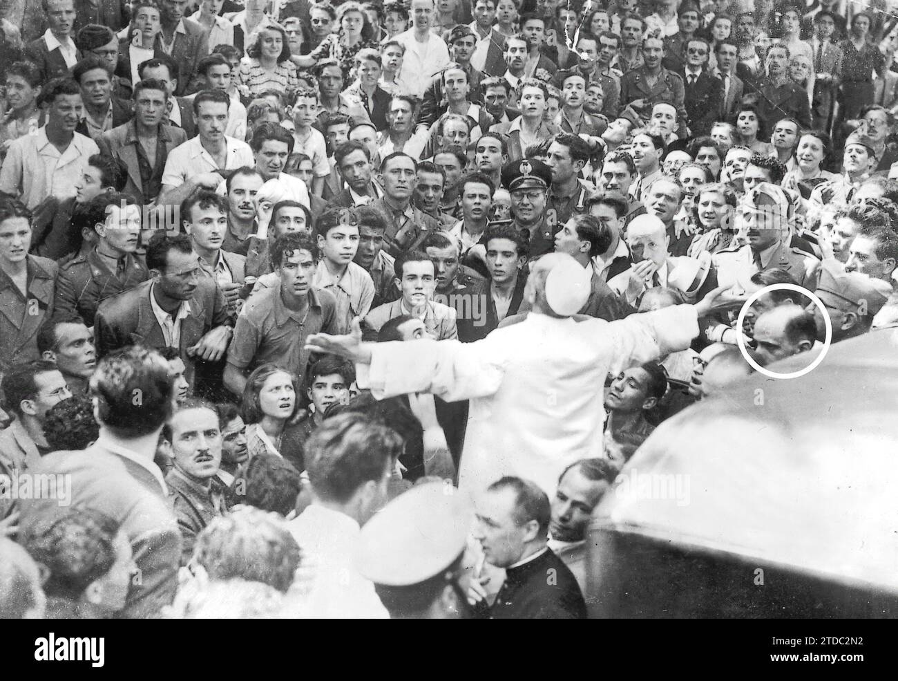 Pius Xii took to the streets after the bombing of Rome in 1943, behind ...