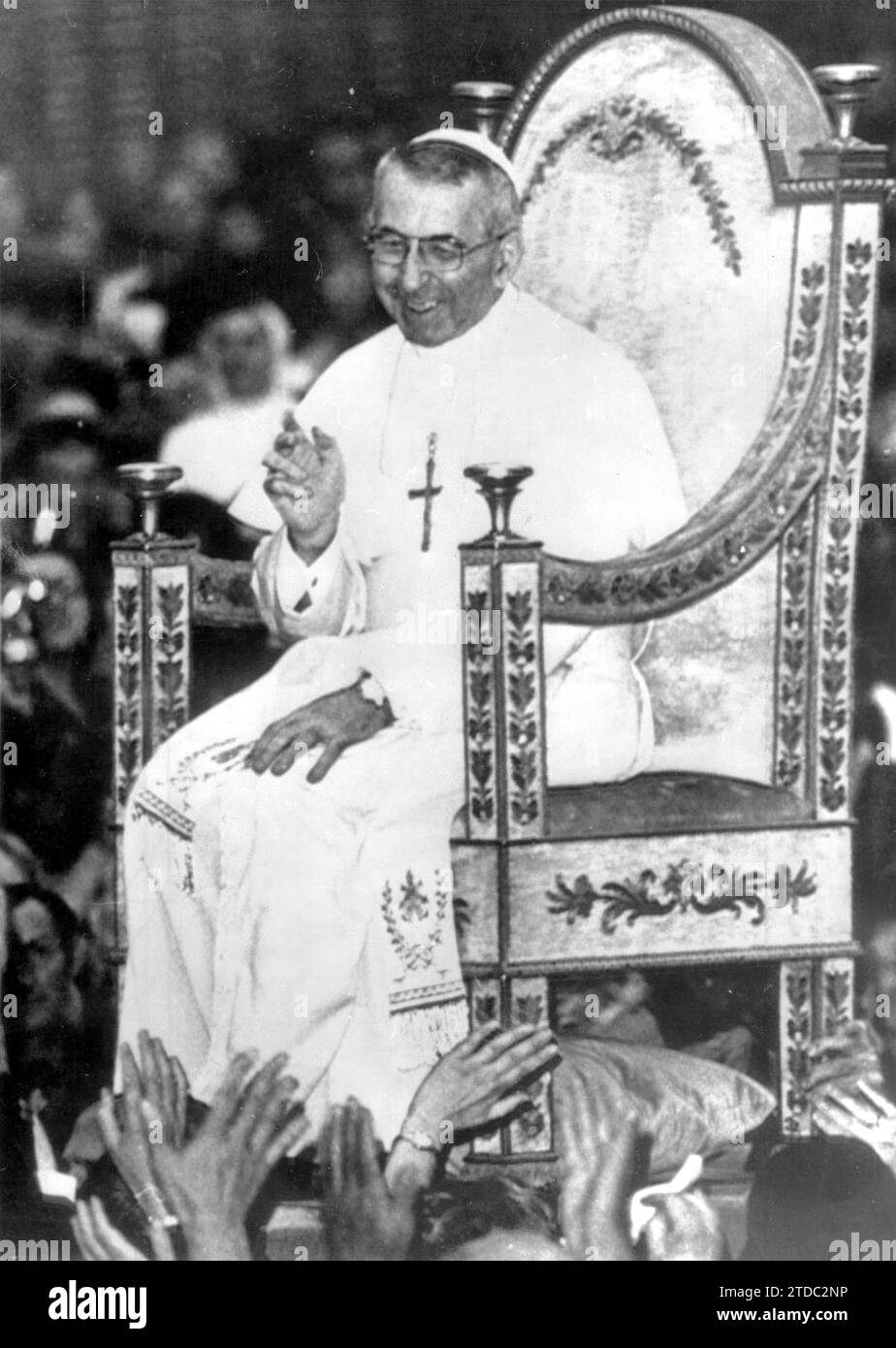 09/13/1978. John Paul I sitting in the Gestatoria chair for the first ...