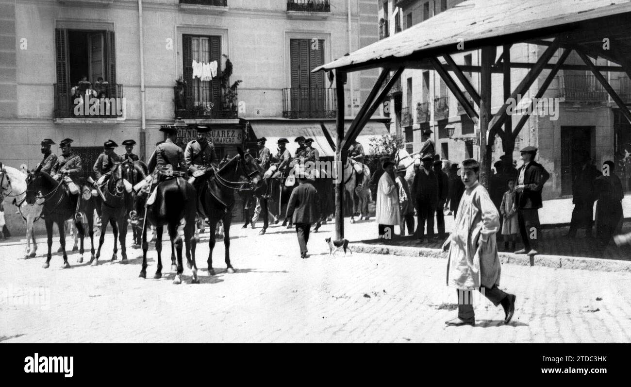 Madrid. 06/30/1914. The Civil Guard patrolling the Plaza de la Cebada ...