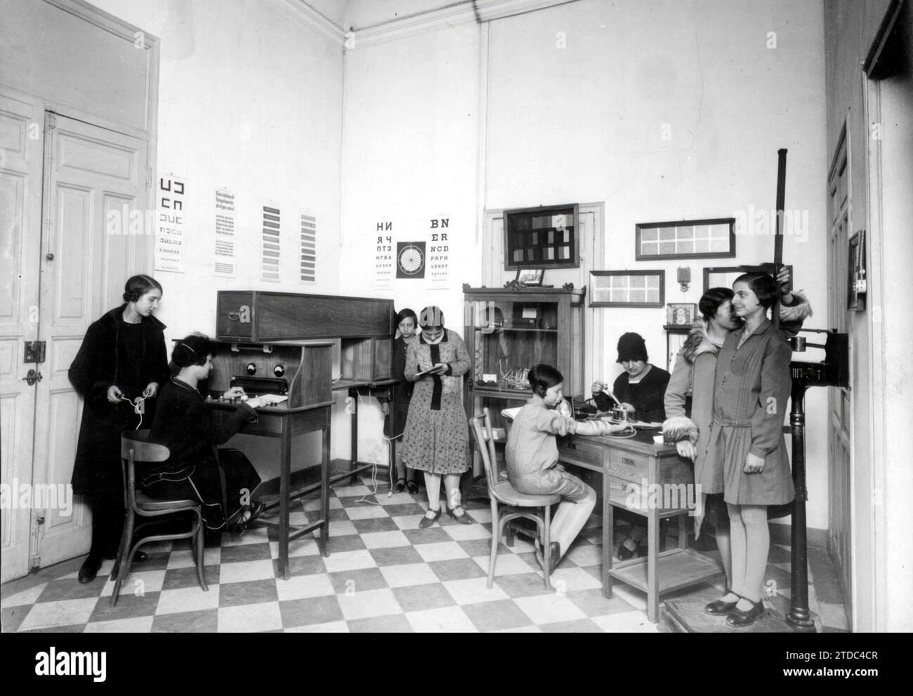 Madrid, 08/15/1931. Psychotechnical laboratory in which the mental ...