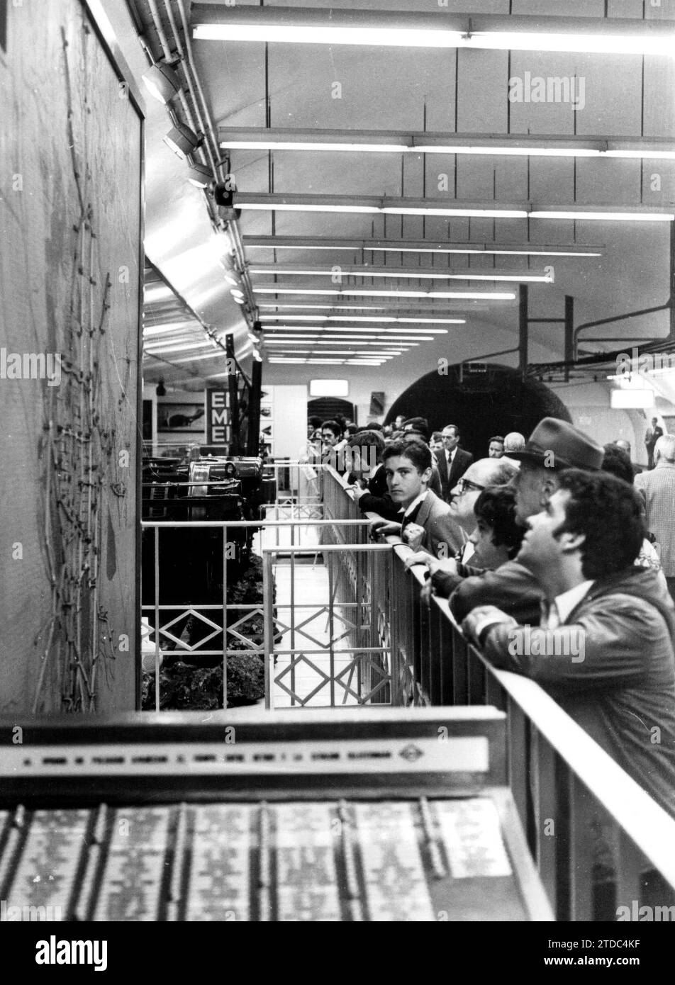 10/19/1976. Exhibition of subway material at the Retiro station. Credit ...