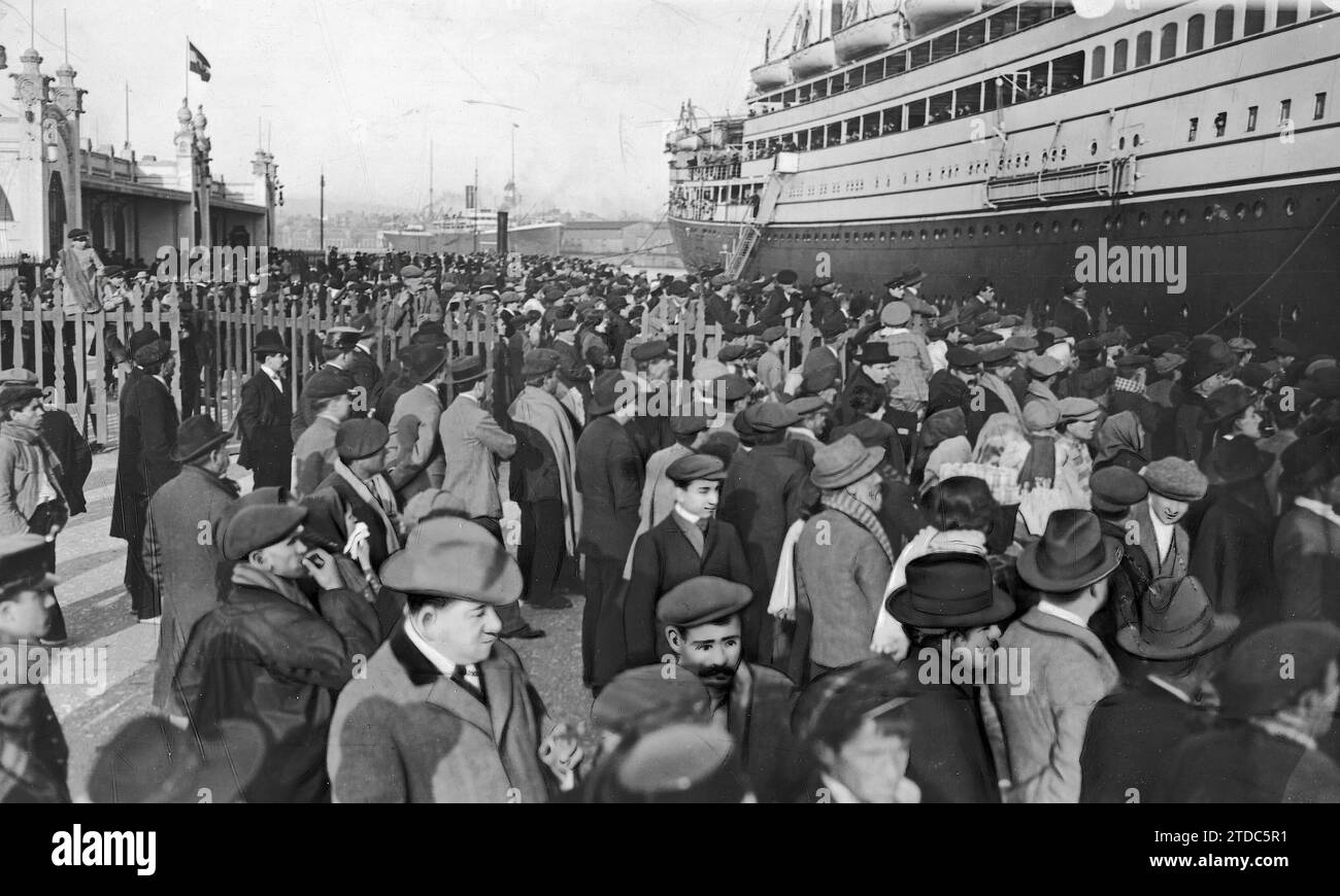 12/31/1912. Emigration in Barcelona embarked 3,500 emigrants on a ...