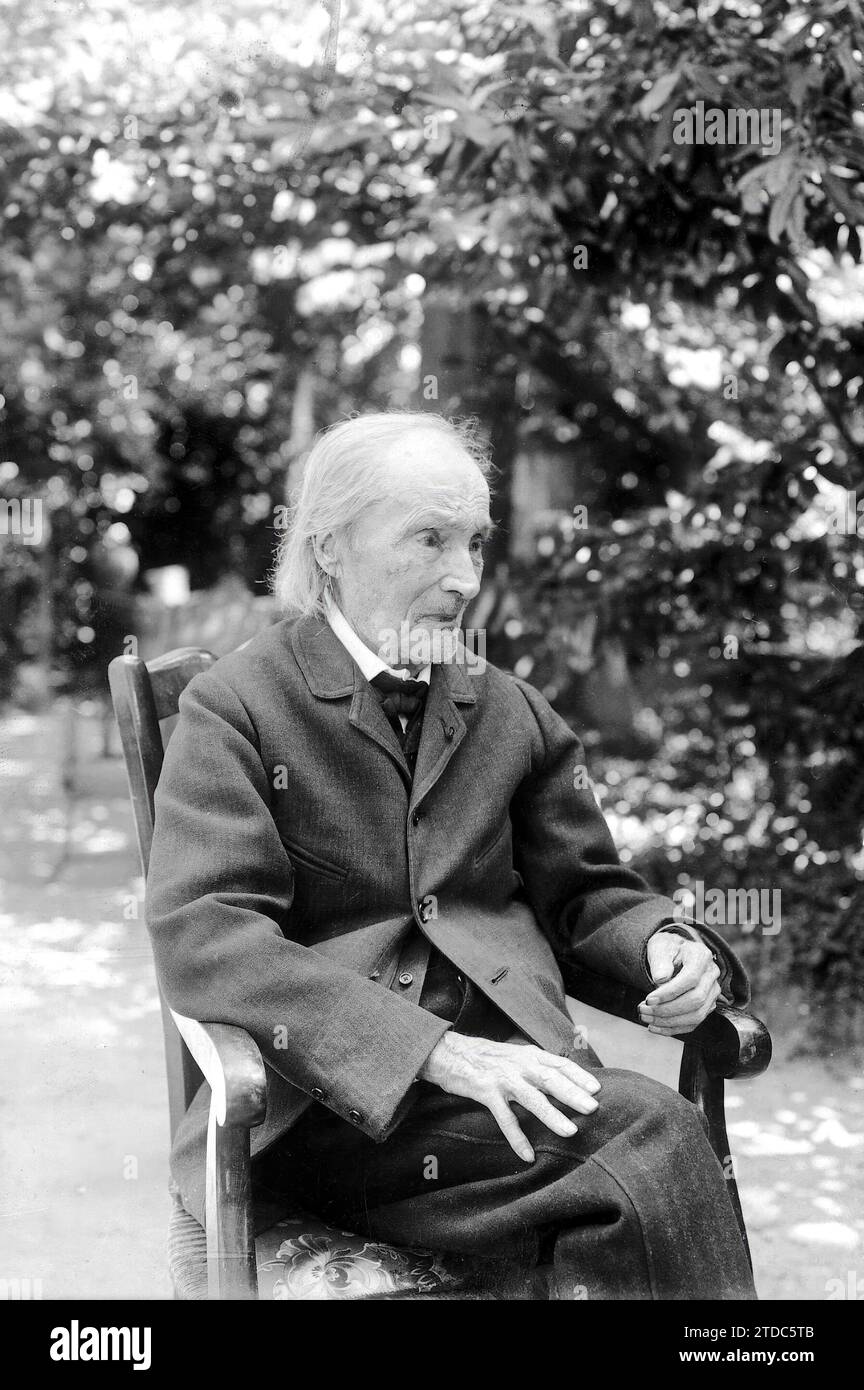11/30/1923. Last portrait of the famous French entomologist JM Fabre ...