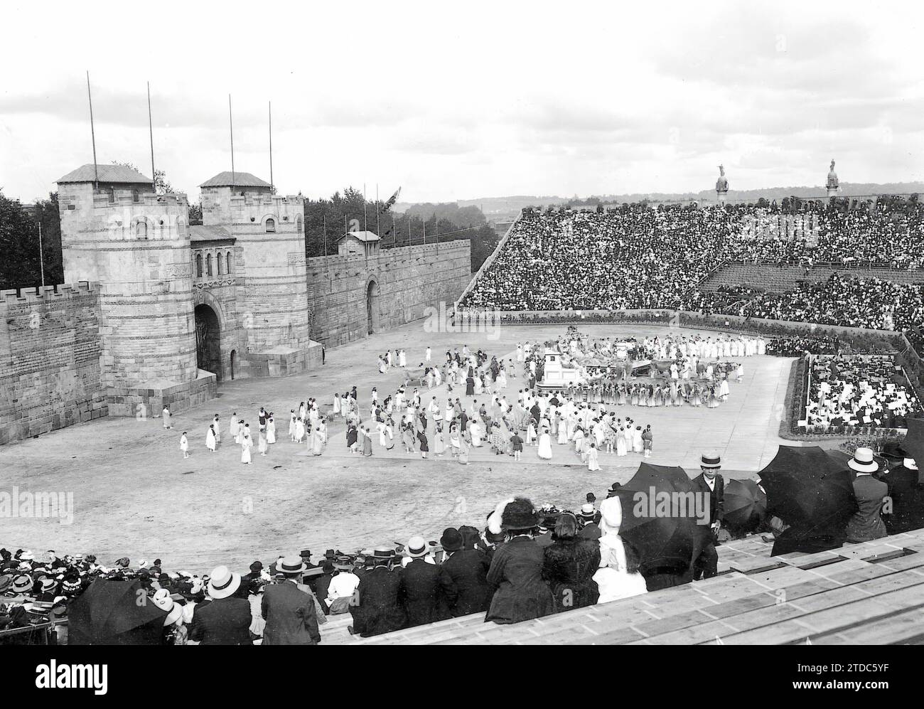 08/31/1909. View of the immense amphitheater of Bordeaux during the ... 08/31/1909. View of the immense amphitheater of Bordeaux during the ...