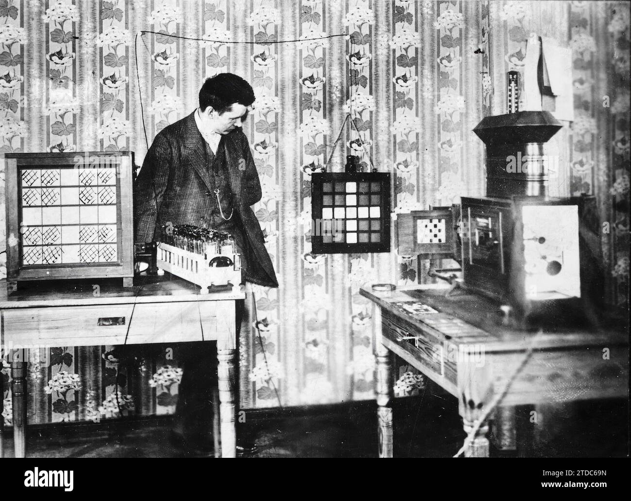 December 1909. Distance vision. Mr. Ruhmer, inventor of the amazing ...