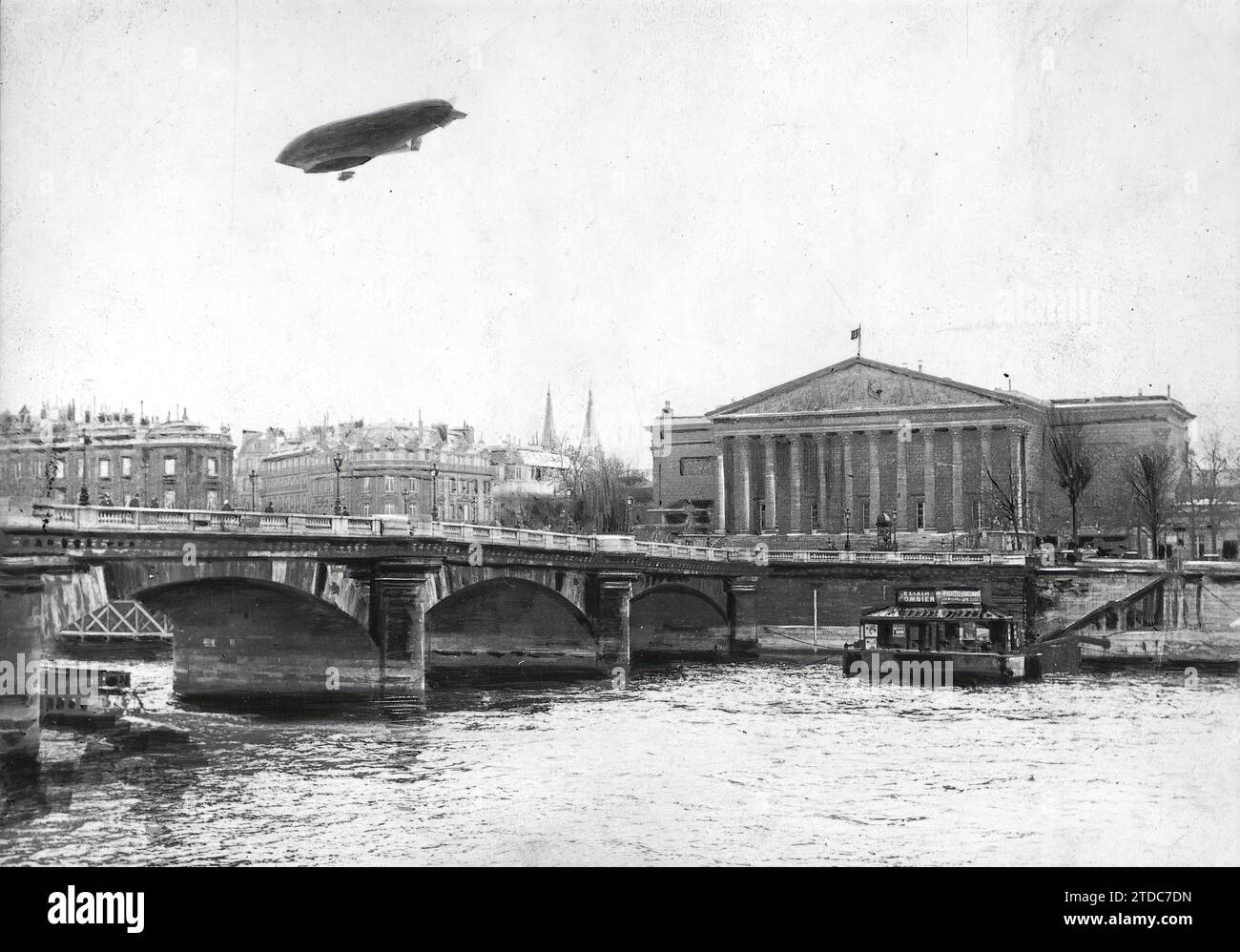 Paris (France), July 1907. Progress in air navigation. Second departure ...