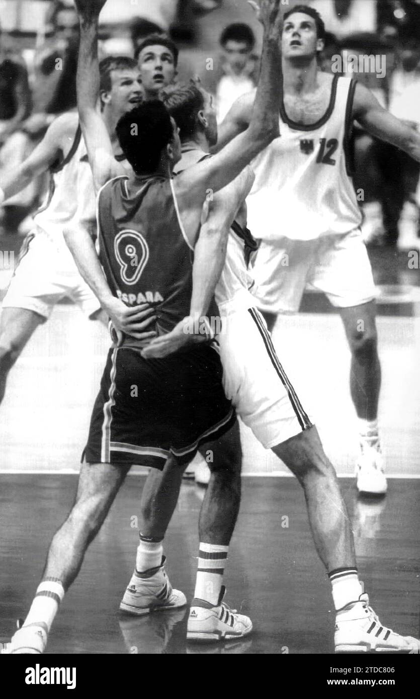 Barcelona olympic games 1992 basketball hi-res stock photography and ...