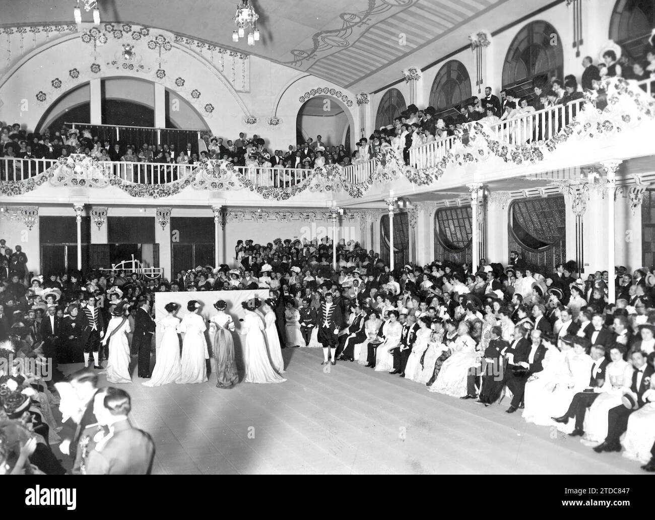 Valencia, July 1909. Dance held in the assembly hall in honor of the ...