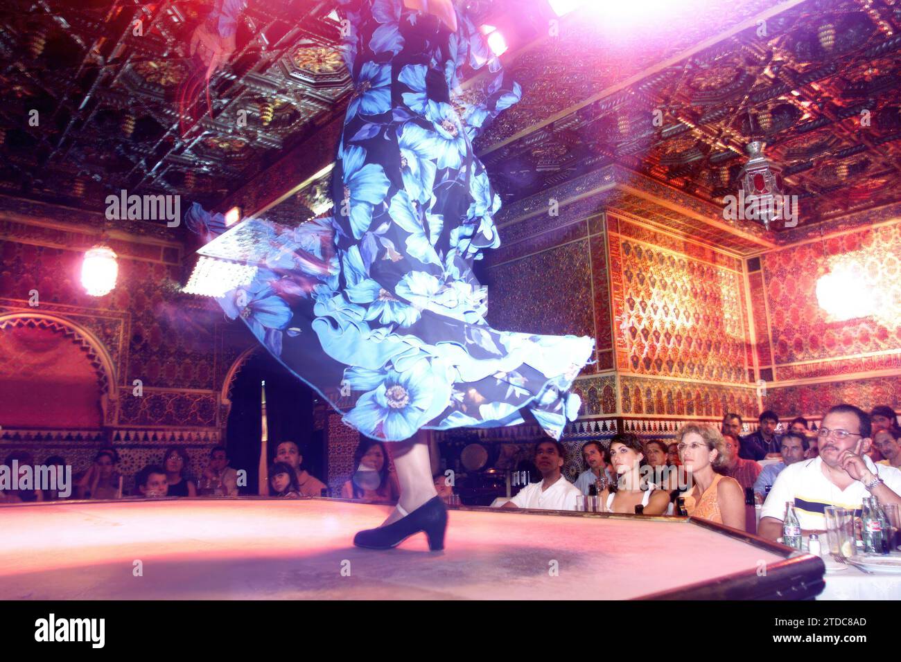 Madrid, 7/8/2003. The dancer Lola Serrano delights the tourists who ...