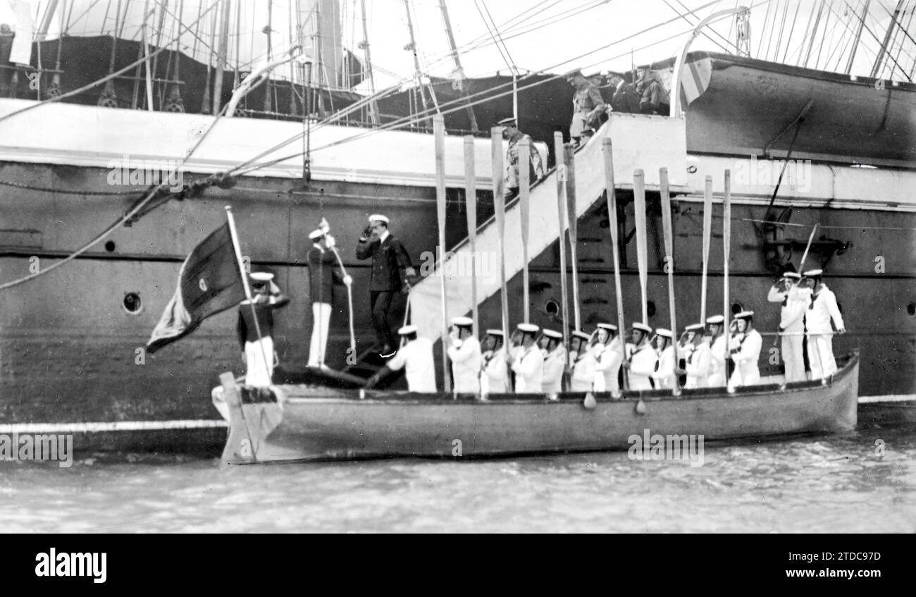 09/19/1922. San Sebastian - Regia visits His Majesty the King (X) upon ...