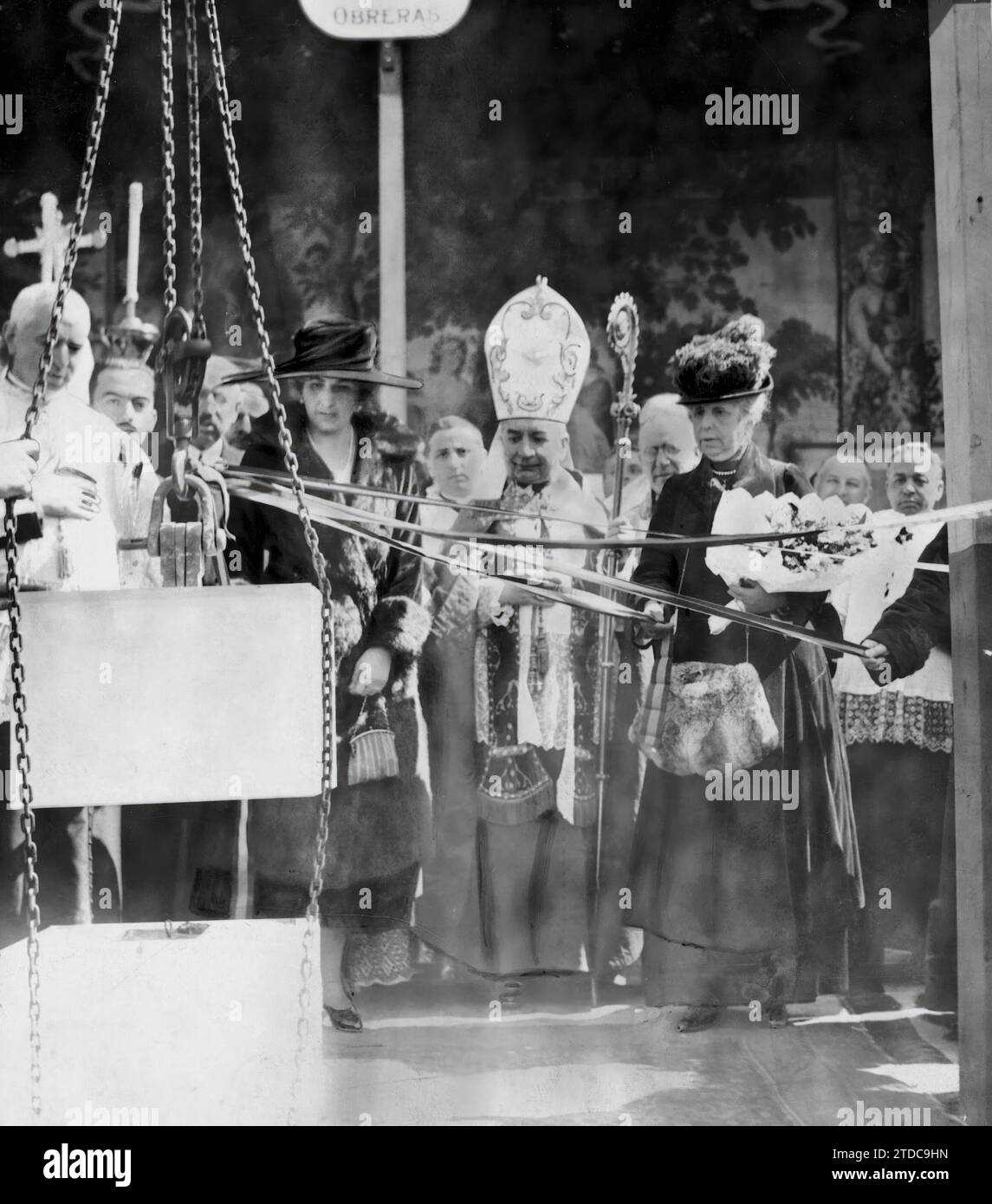 03/18/1920. Madrid. In the Pacific neighborhood. Ss.Mm. Queen Victoria ...
