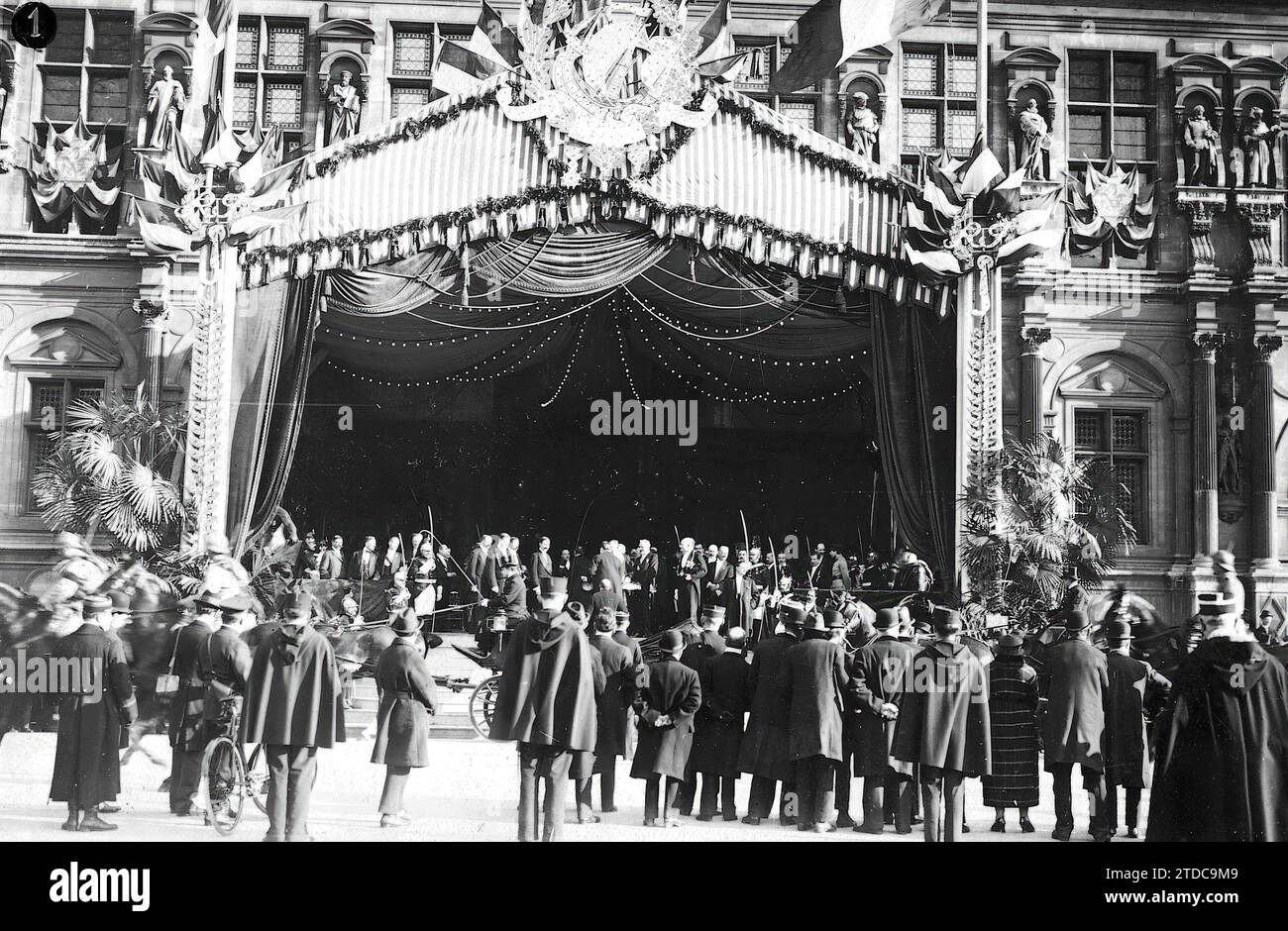 1920 paris hi-res stock photography and images - Alamy