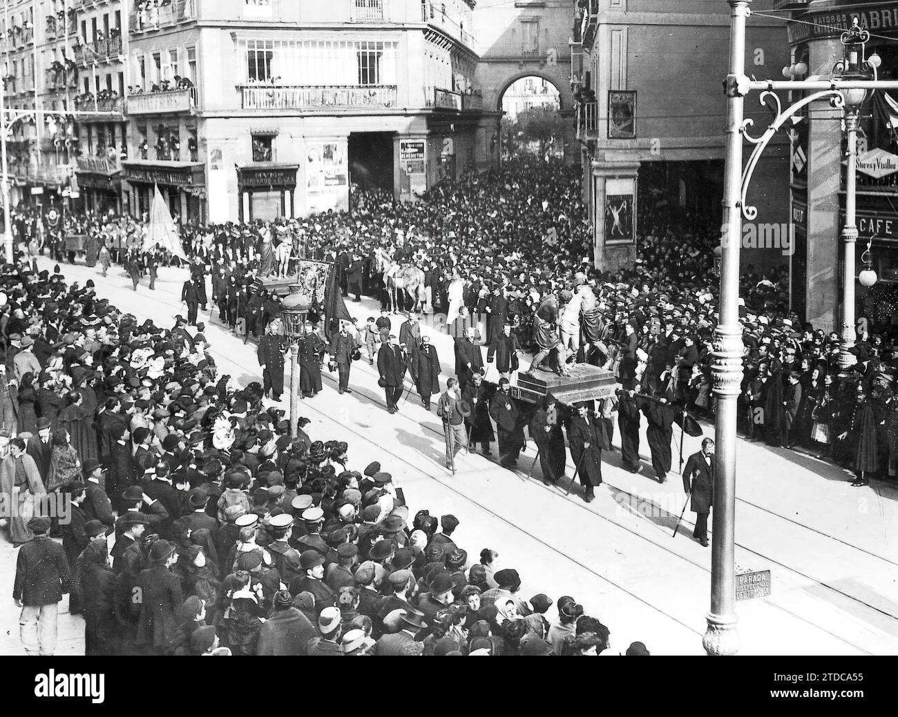 04/13/1911. The Good Friday procession in Madrid. Appearance of the ...