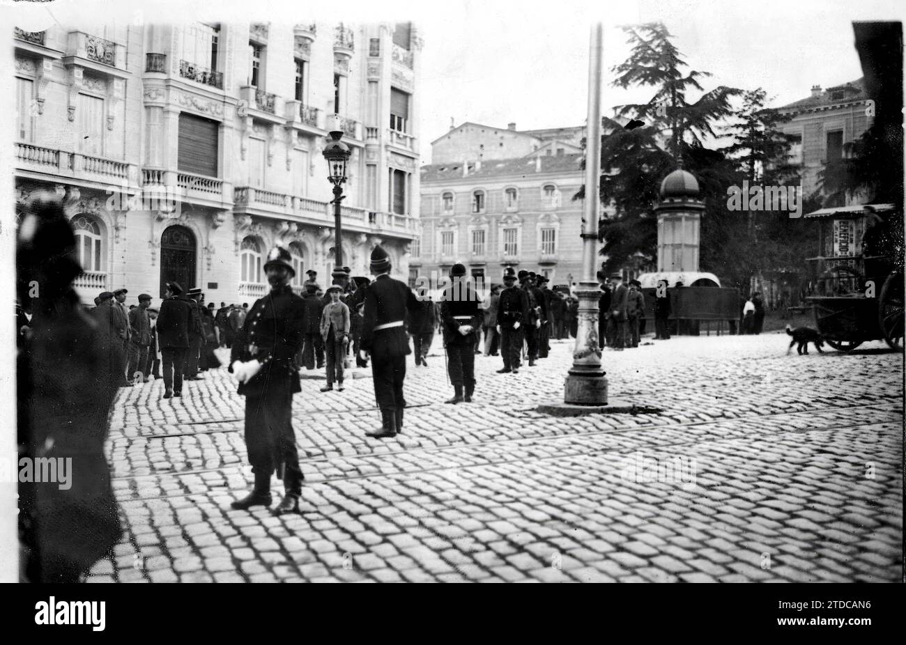 Security smoking hi-res stock photography and images - Alamy