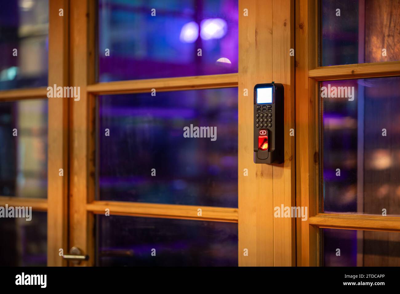 Smart electronic lock with touchscreen for thumbprint reading, identity ...