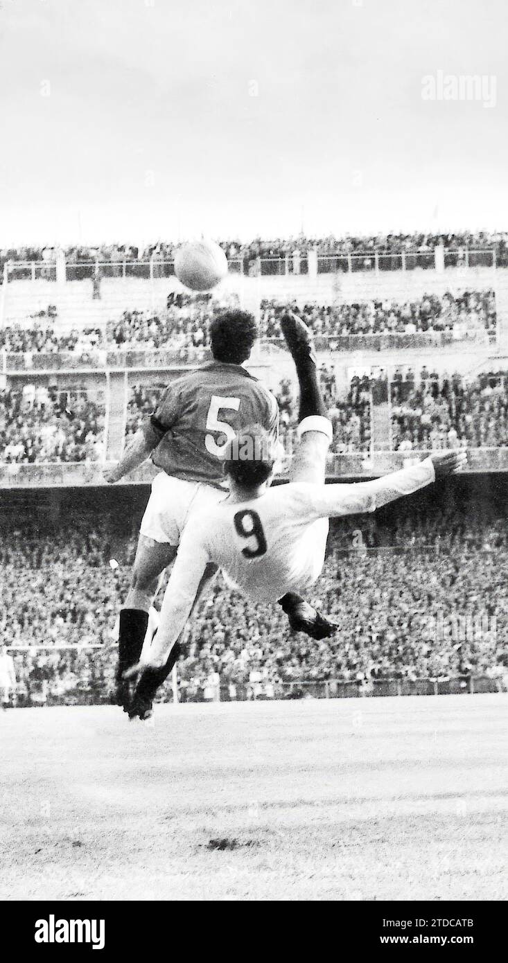 09/22/1953. Shot by Alfredo Di Stefano on the day of his debut for Real ...