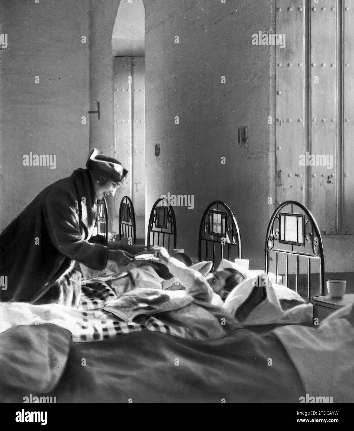 12/01/1921. Seville. The Queen's Journey. Her Majesty Doña Victoria ...