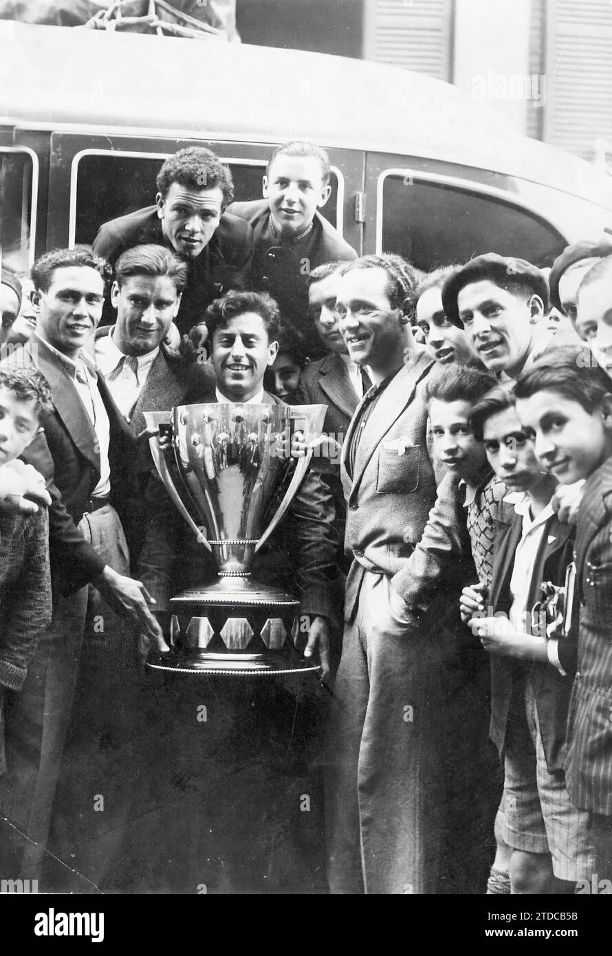 The Betis Players in Bilbao, Where They Went to Regoger the trophy that ...