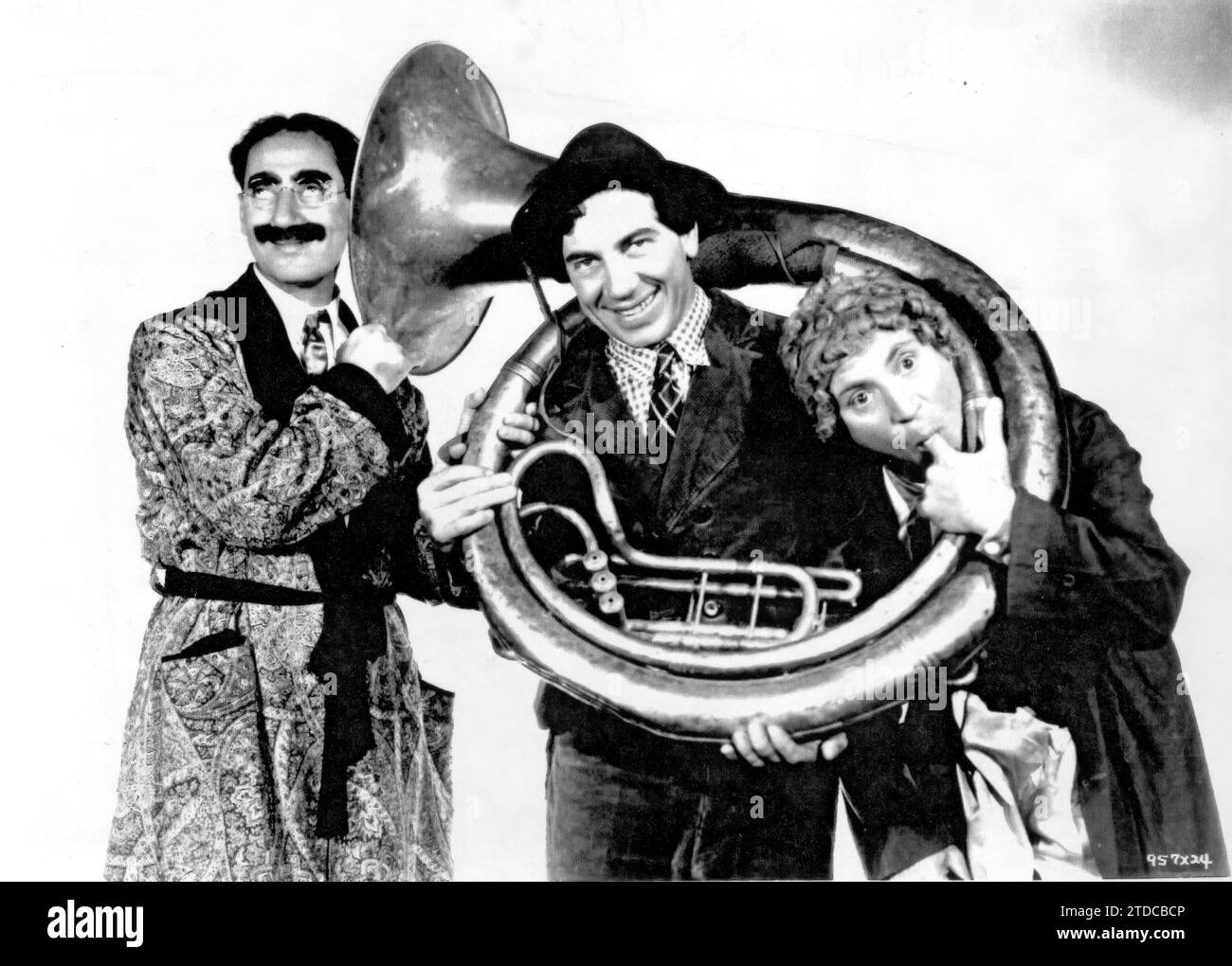 Marx hermanos harpo marx hi-res stock photography and images - Alamy