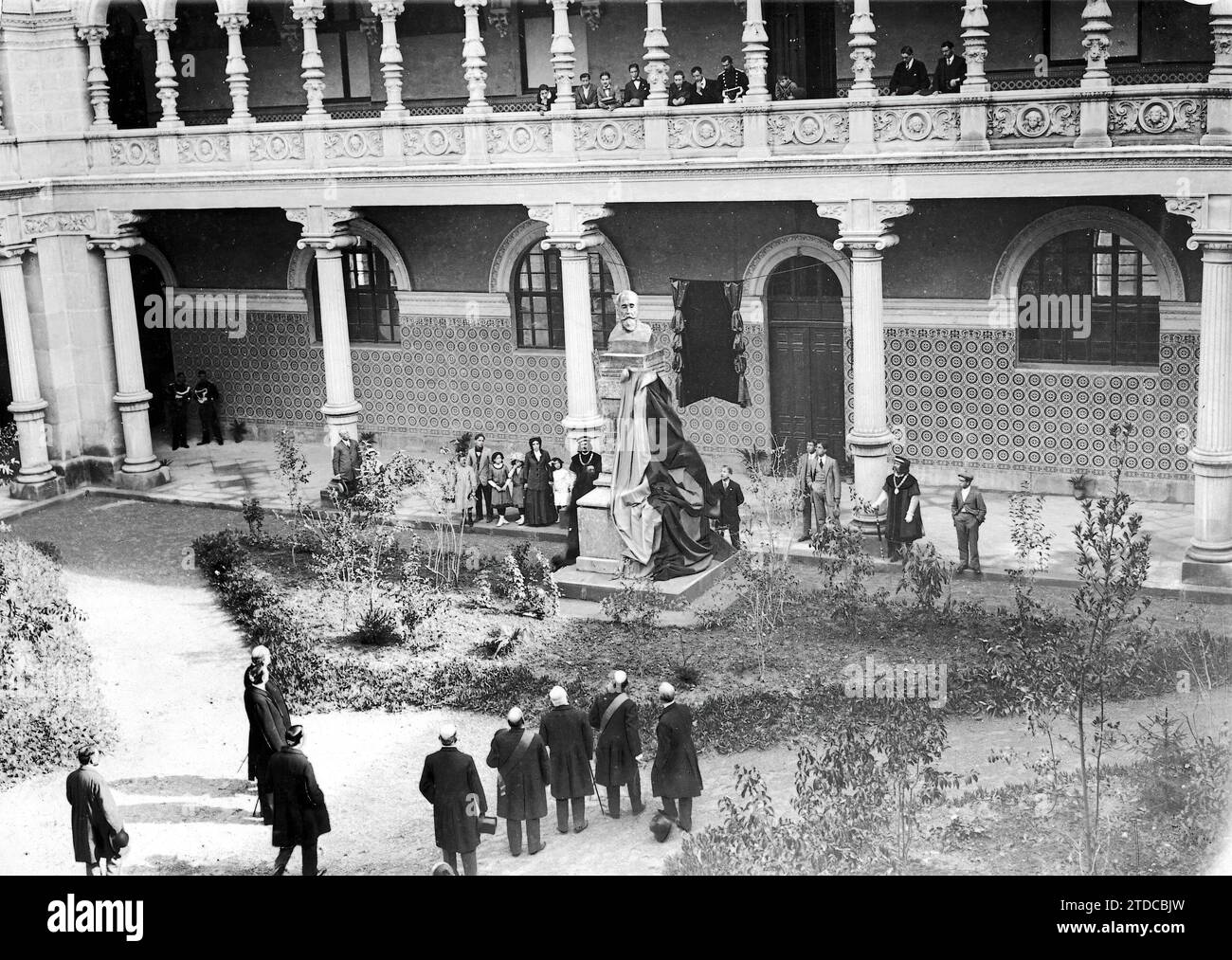 Zaragoza, 10/20/1911. Discovery of the bust erected to D. Segismundo ...