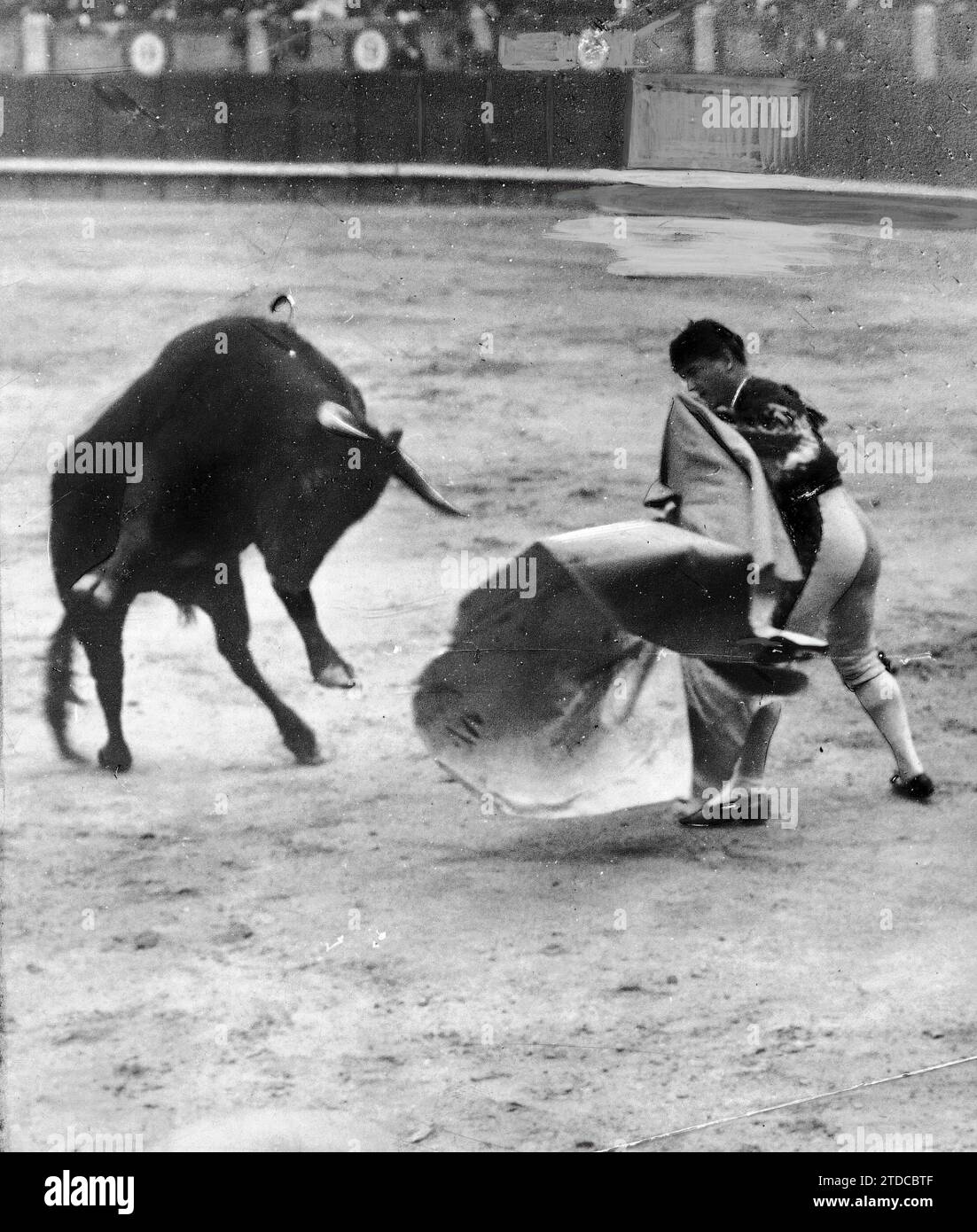 06/11/1911. Bulls in Madrid. Manuel Megias (Welcome) Launching the ...