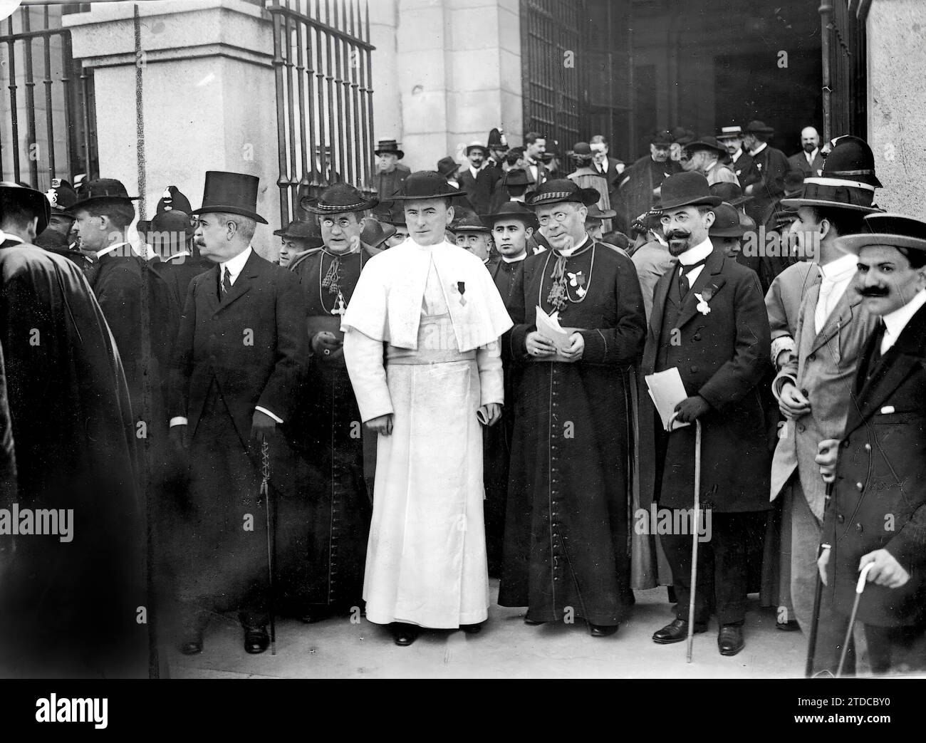 06/01/1911. From the Eucharistic Congress. Bishops and Personalities of ...