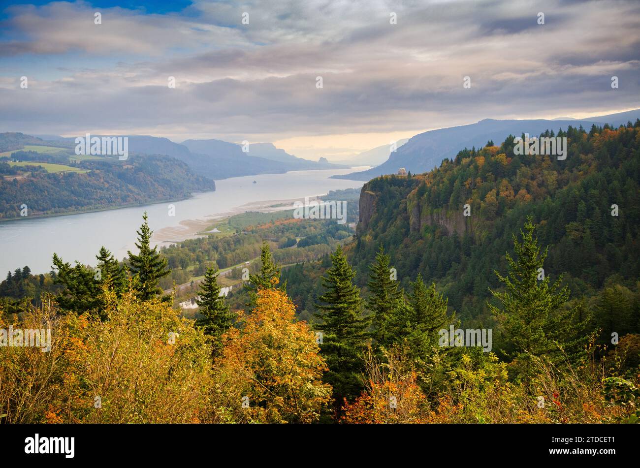 Crown Point at the Vista House State Scenic Corridor, Columbia River ...