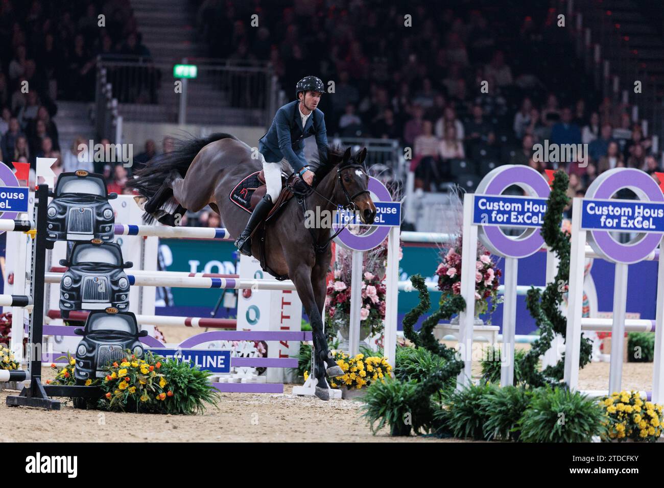 Looping luna hi-res stock photography and images - Alamy