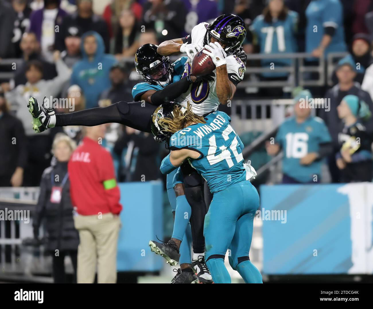 Jacksonville, FL, USA. 17th Dec, 2023. Baltimore's Isaiah Likely (80 ...