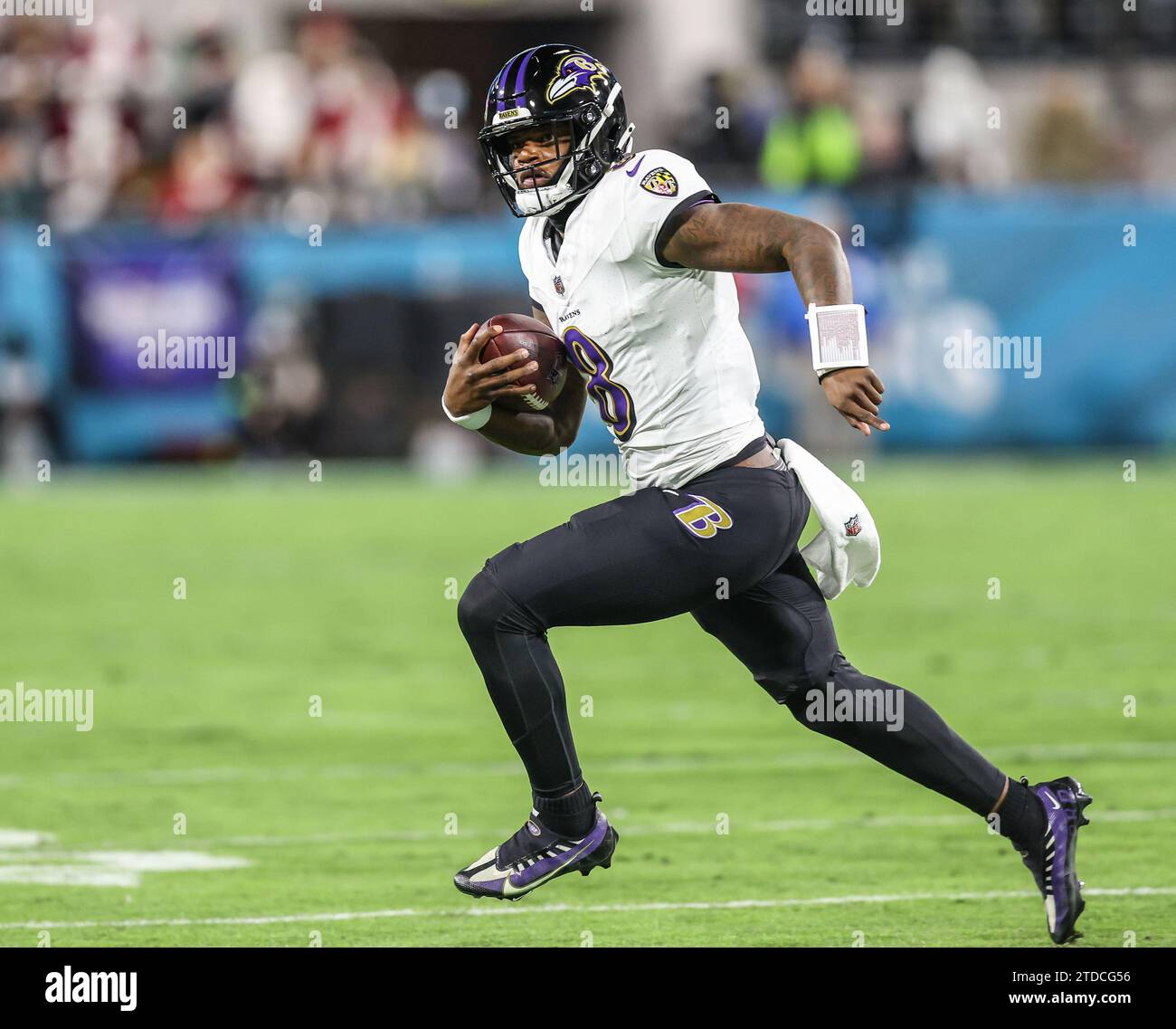 Lamar jackson football hi-res stock photography and images - Alamy