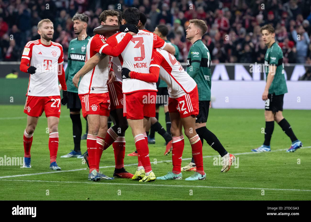 Munich, Germany. 17th Dec, 2023. Soccer: Bundesliga, Bayern Munich ...