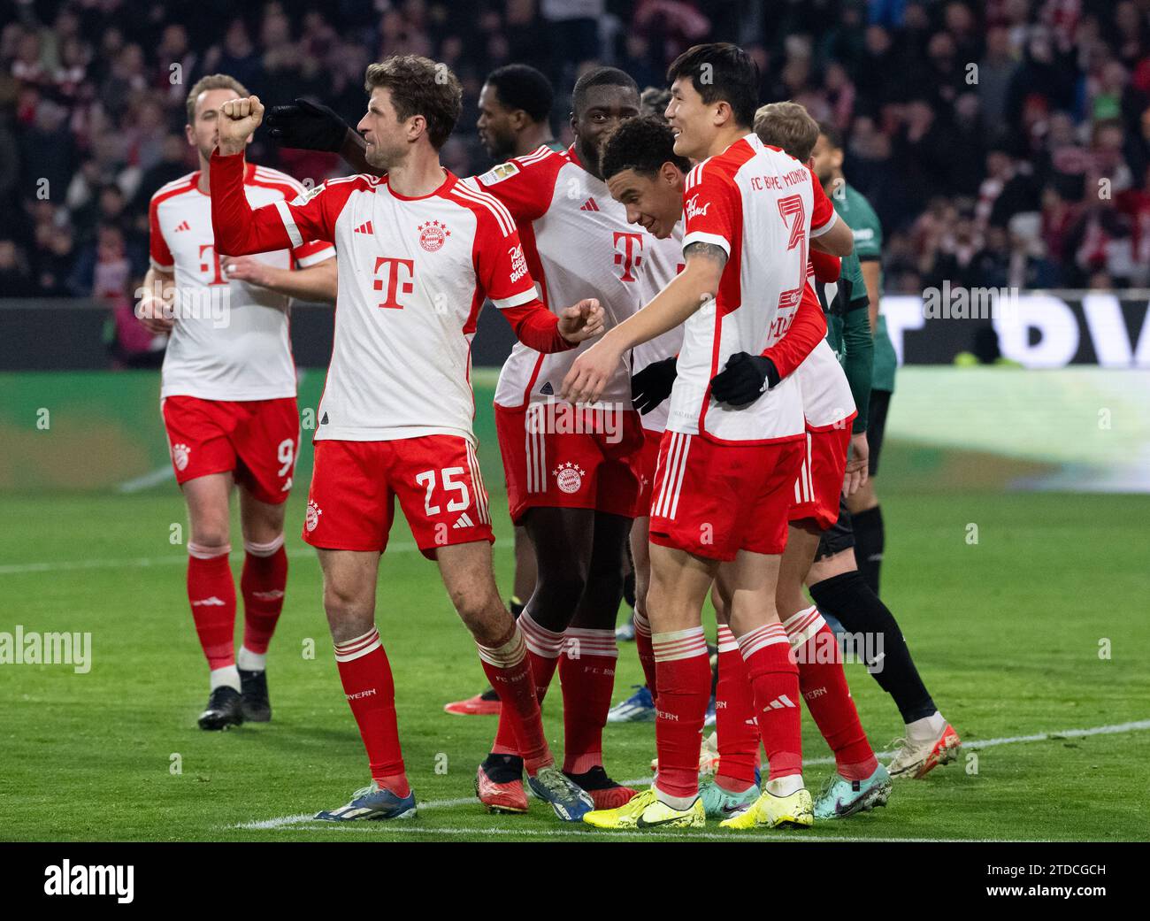 Munich, Germany. 17th Dec, 2023. Soccer: Bundesliga, Bayern Munich - VfB Stuttgart, matchday 15 ...