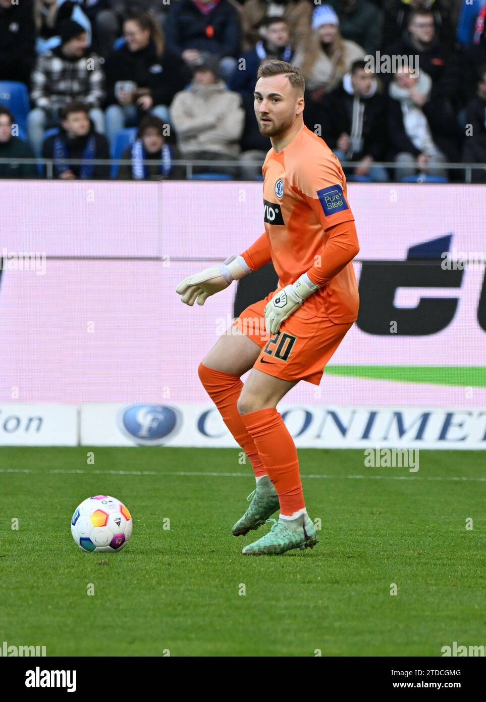 Karlsruhe, Germany. 17th Dec, 2023. Soccer: Bundesliga 2, Karlsruher SC ...