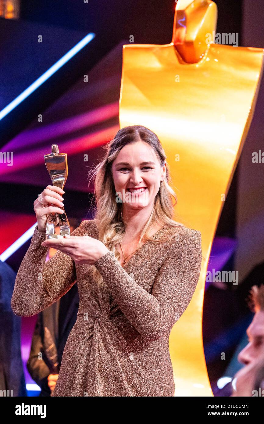 Baden Baden, Germany. 17th Dec, 2023. Denise Herrmann-Wick stands on ...