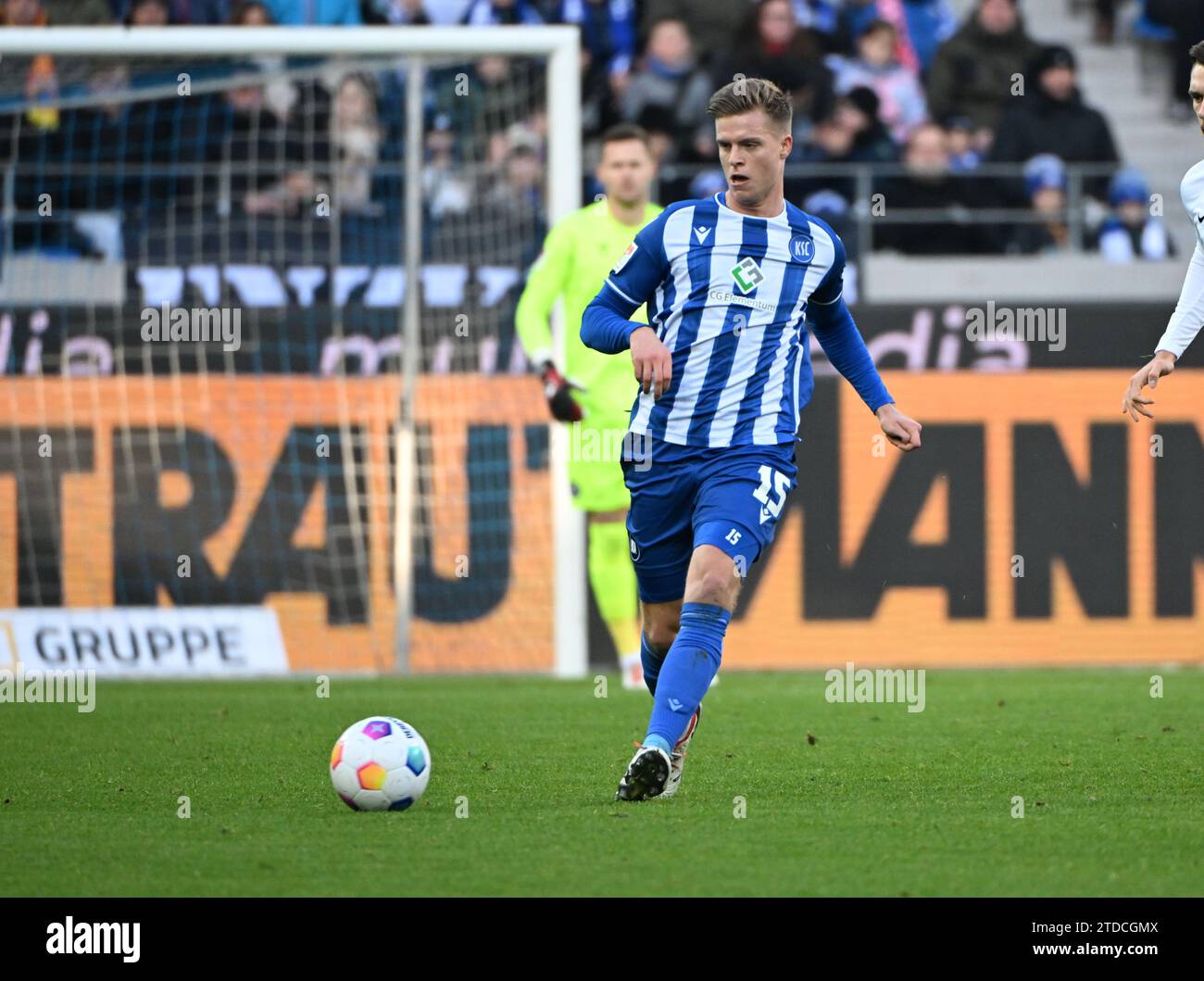 Karlsruhe, Germany. 17th Dec, 2023. Soccer: Bundesliga 2, Karlsruher SC ...