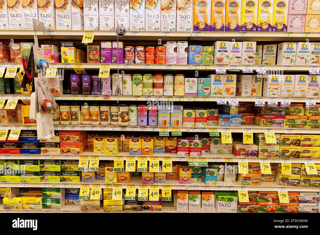 Supermarket sections hi-res stock photography and images - Alamy