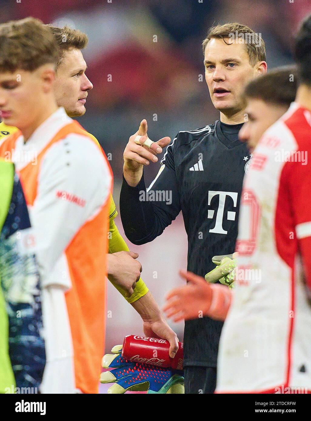 Munich, Germany. 17 December, 2023. Manuel NEUER, goalkeeper FCB 1 Alexander Nuebel, Nübel, VFB ...