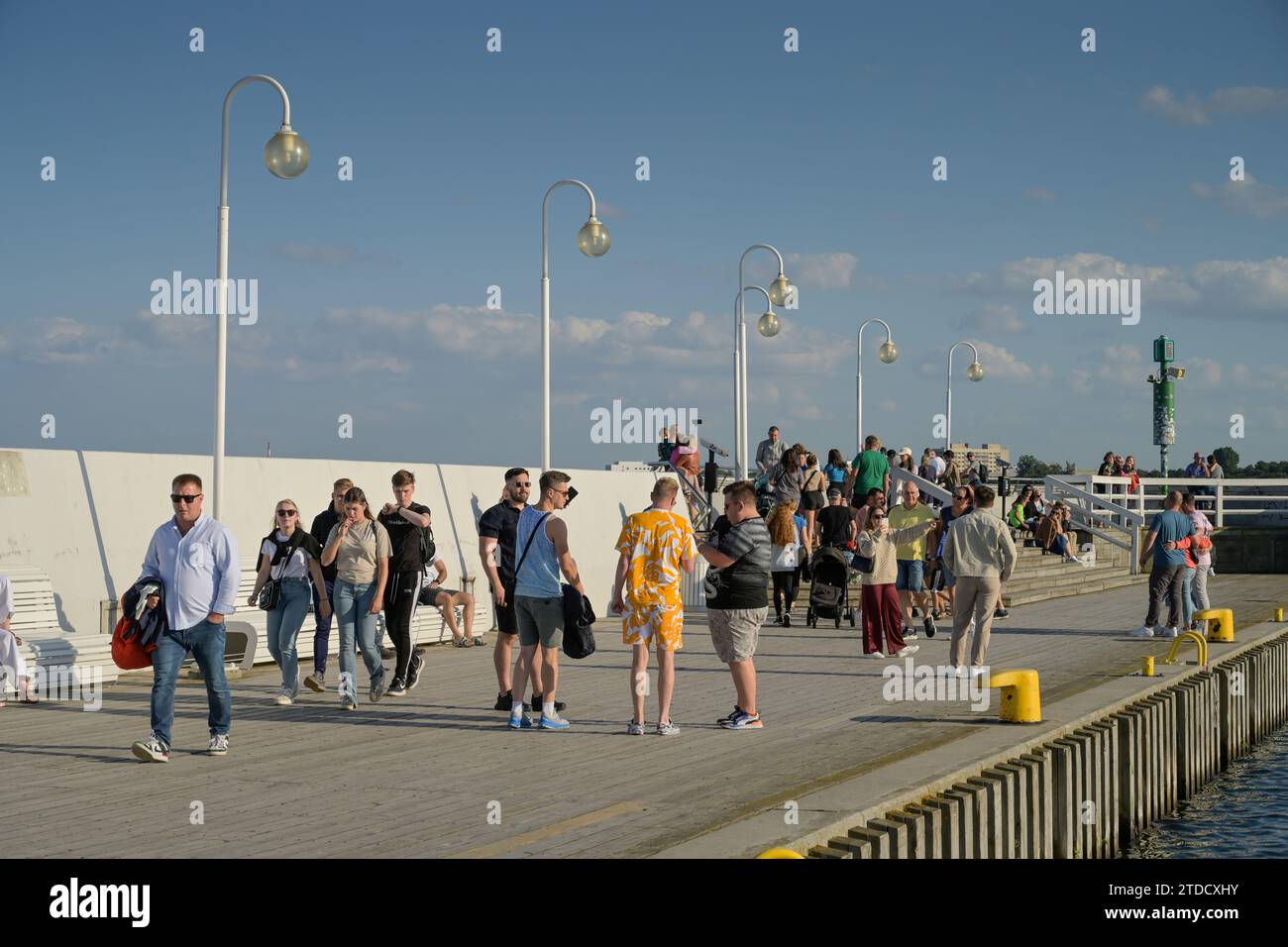 Touristen, Seebrücke - Sopot Molo, Zoppot, Woiwodschaft Pommern, Polen ...