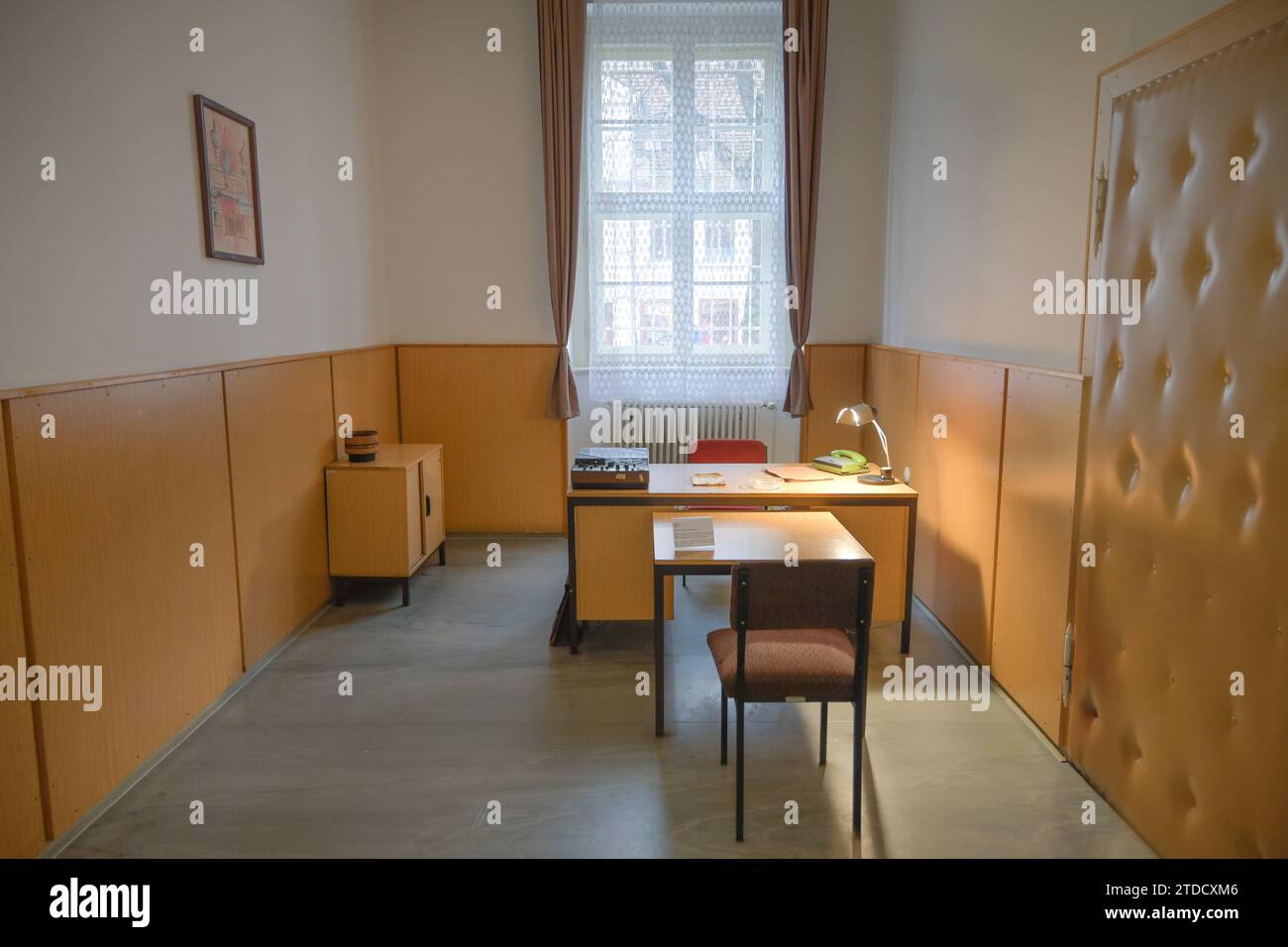 Verhörraum der Stasi, Gedenkstätte Lindenstraße, Potsdam, Brandenburg ...